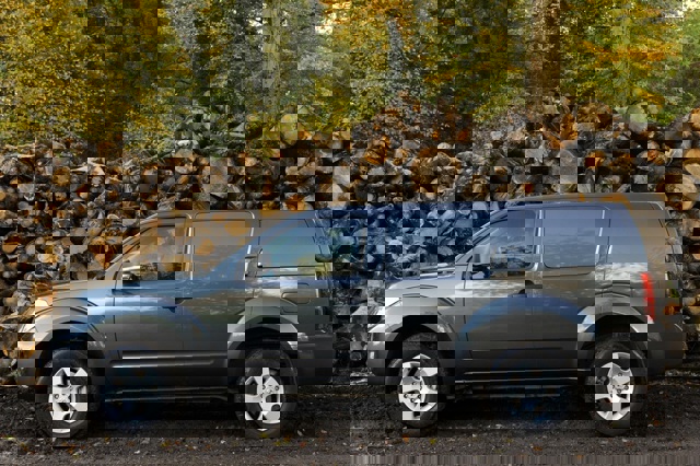 Nissan Pathfinder Van (2010 – 2015) Review | Honest John